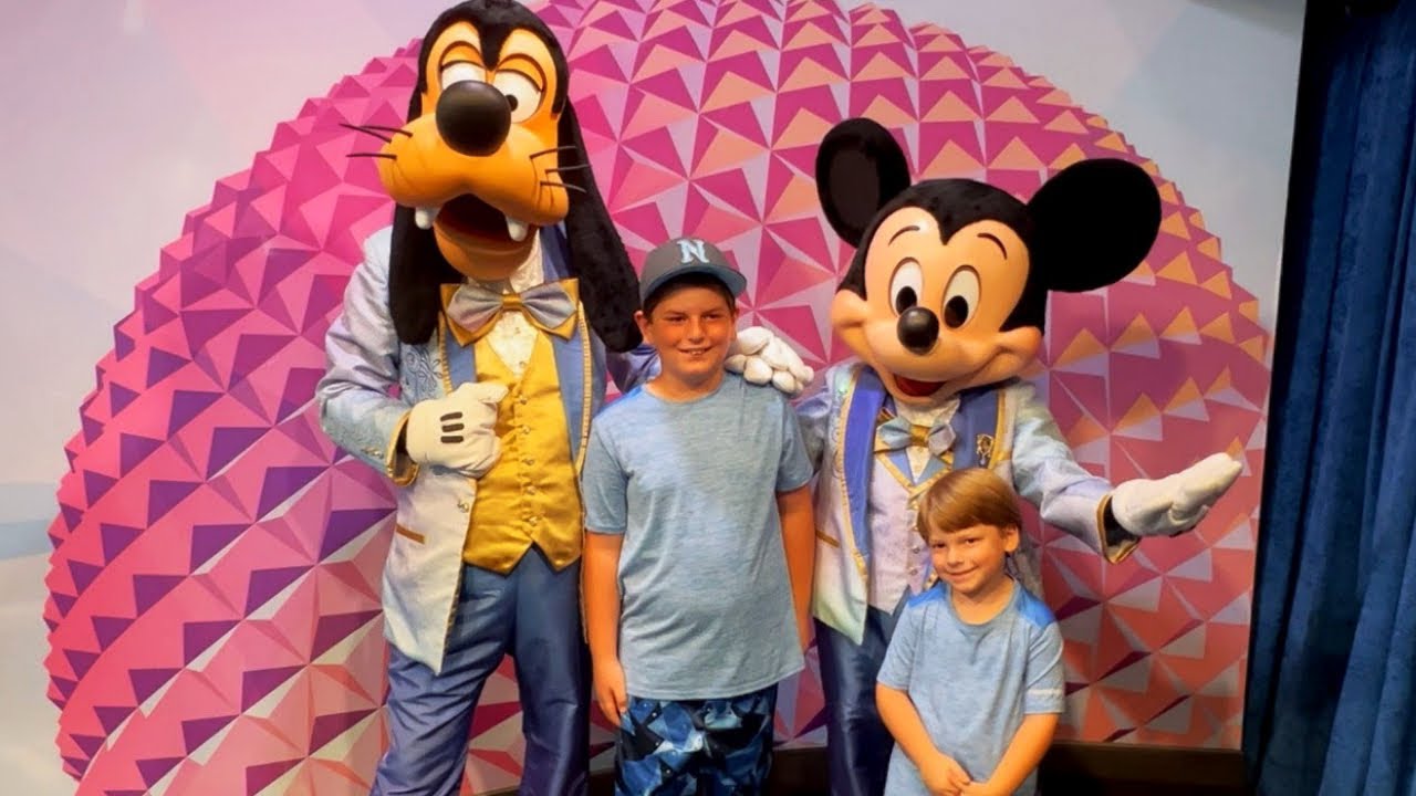 Meeting Mickey Mouse & Goofy in their 50th Anniversary Outfits in EPCOT ...