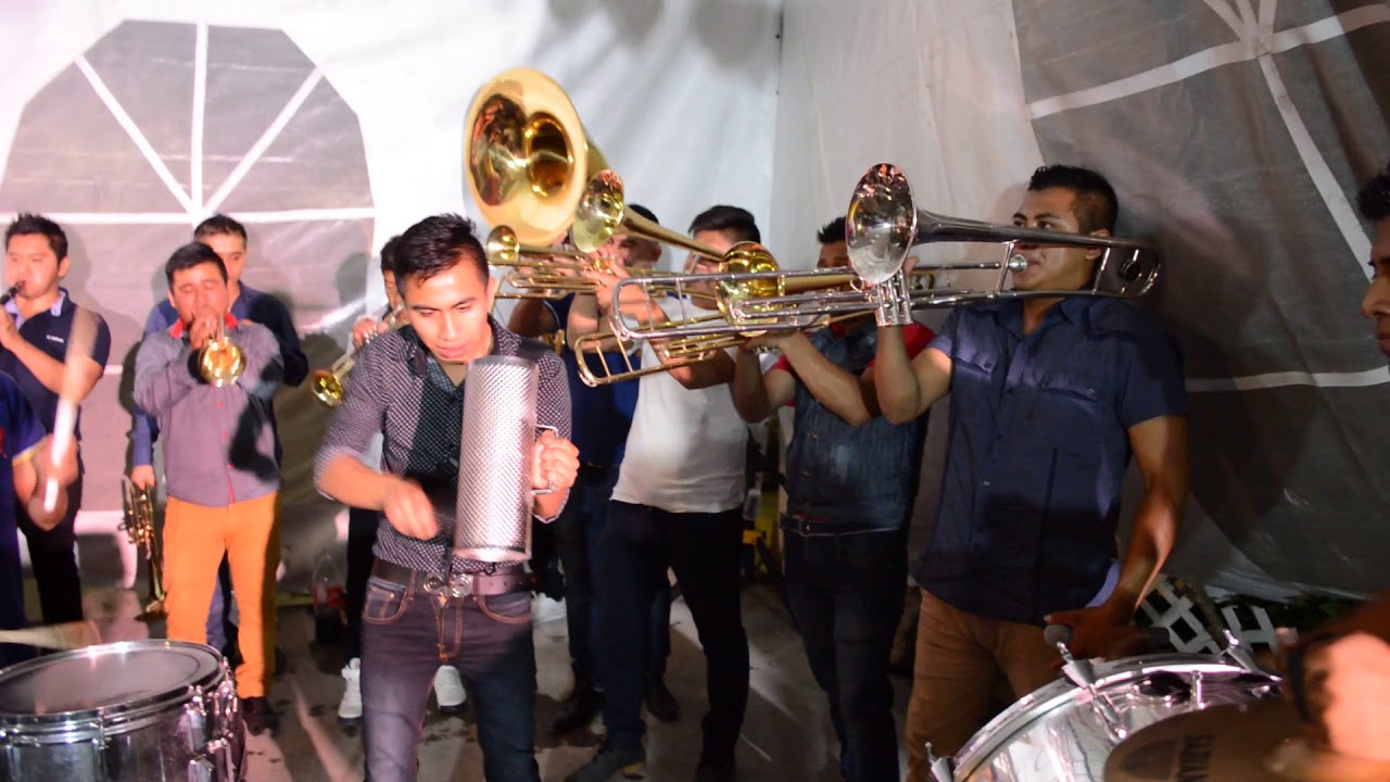 Una Banda de Colores - YouTube