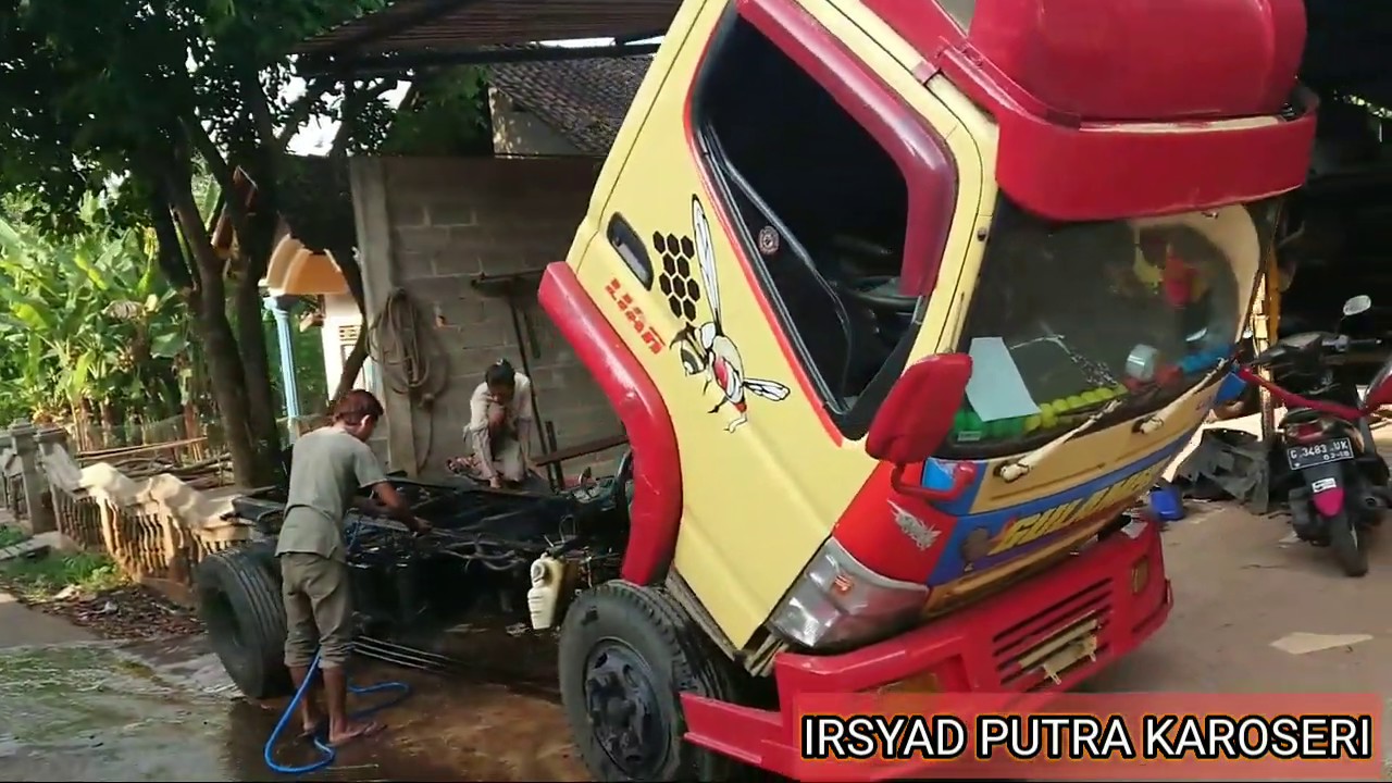 Pencucian Sasis Truck Untuk Persiapan Pengecatan di Karoseri Irsyad ...