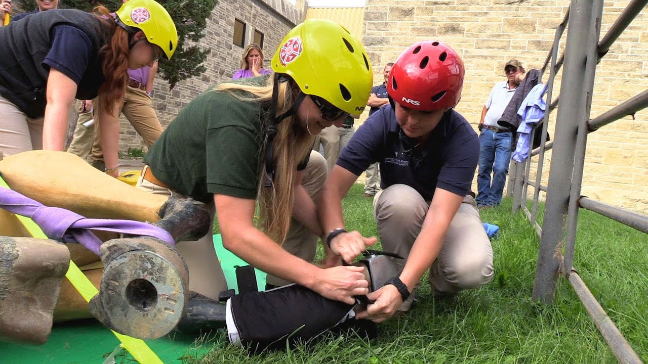 Emergency Team Introduces Students to Rescue Techniques - YouTube