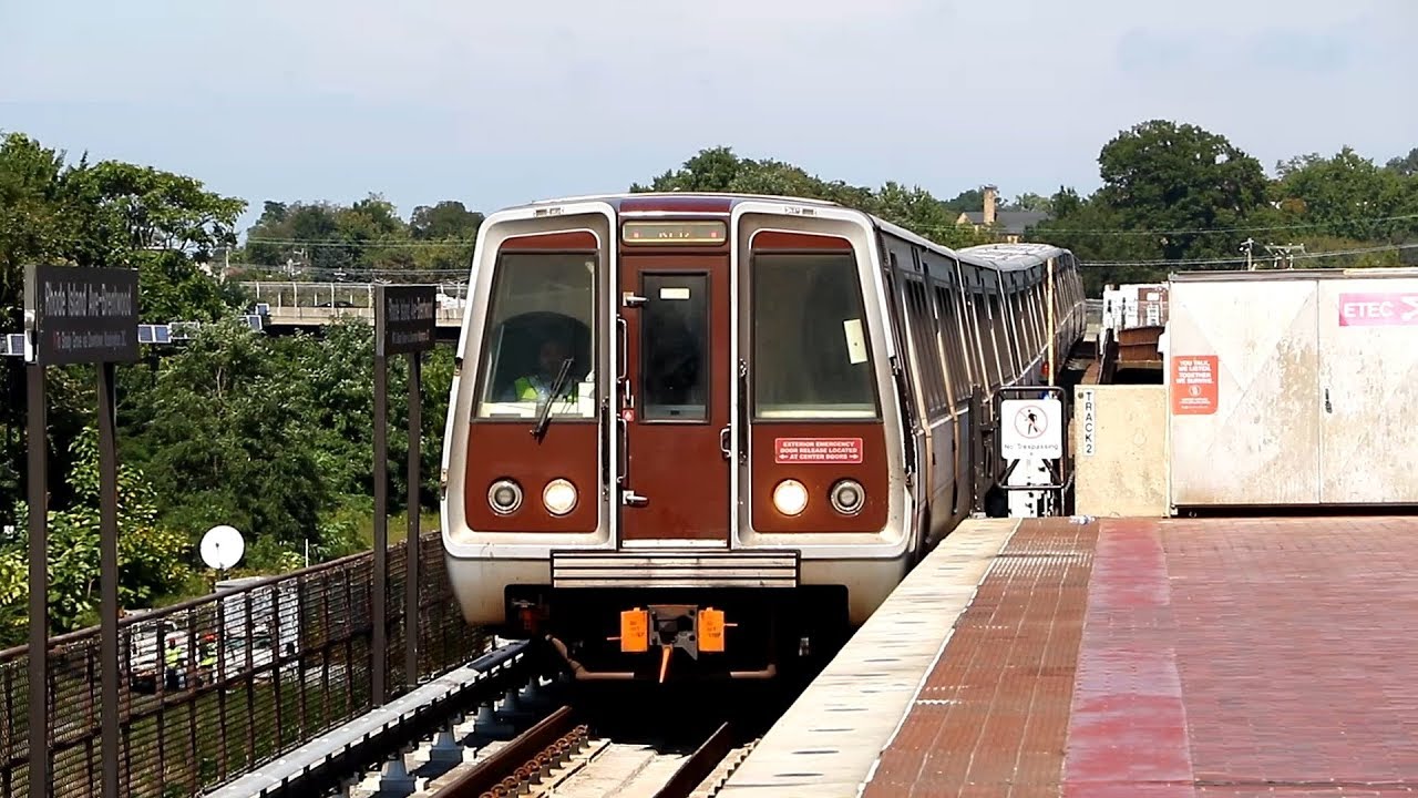 WMATA Metrorail : Glenmont & Shady Grove Bound Breda 3000 Series Red ...