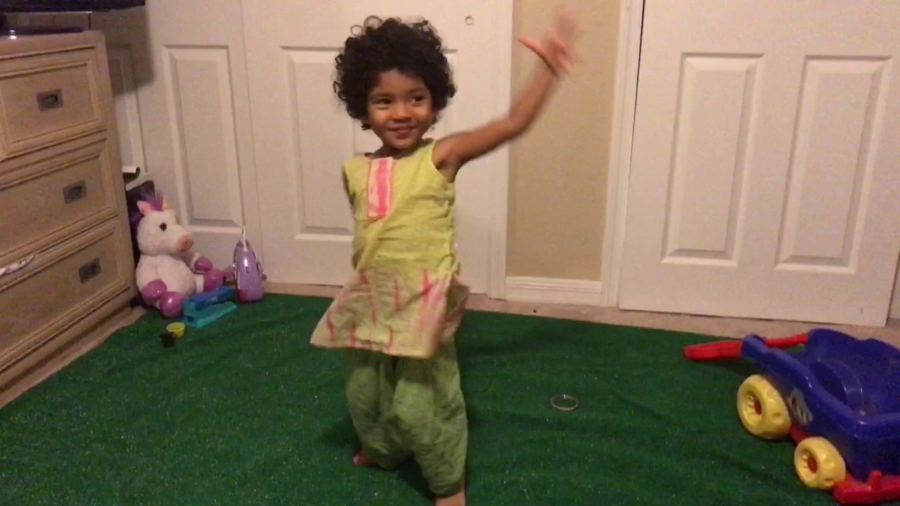 Naina Re (little angel dancing with)!! - YouTube