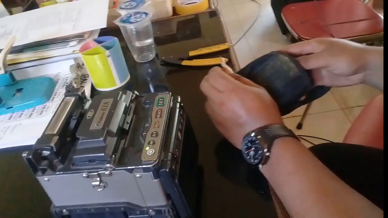 Splicing atau Proses Penyambungan Kabel Fiber Optik Oleh Tekhnisi ...