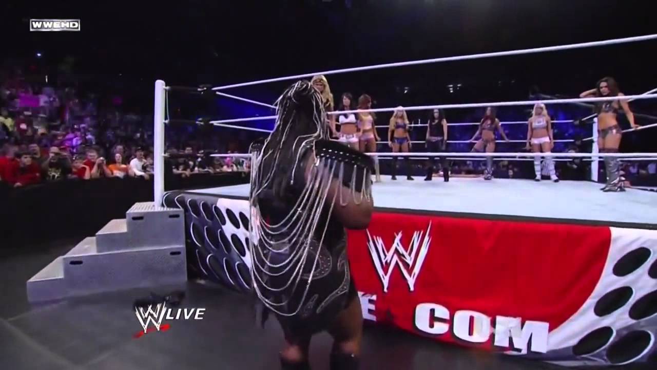 wwe raw 052311 // eight diva tag team match. - YouTube