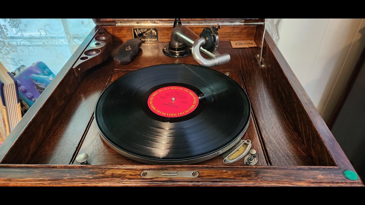 Playing a Vinyl 33.5 rpm LP Record On An Antique Victor Victrola ...