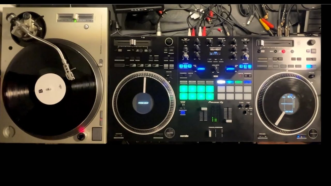 Comparing the phono preamps of the DDJ-REV7 and the Rane ONE - YouTube