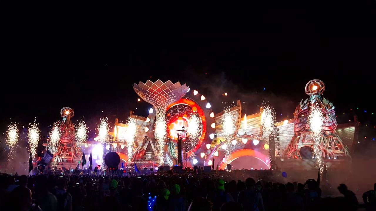 EDC LV 2016 Kinetic Field Pyro - YouTube