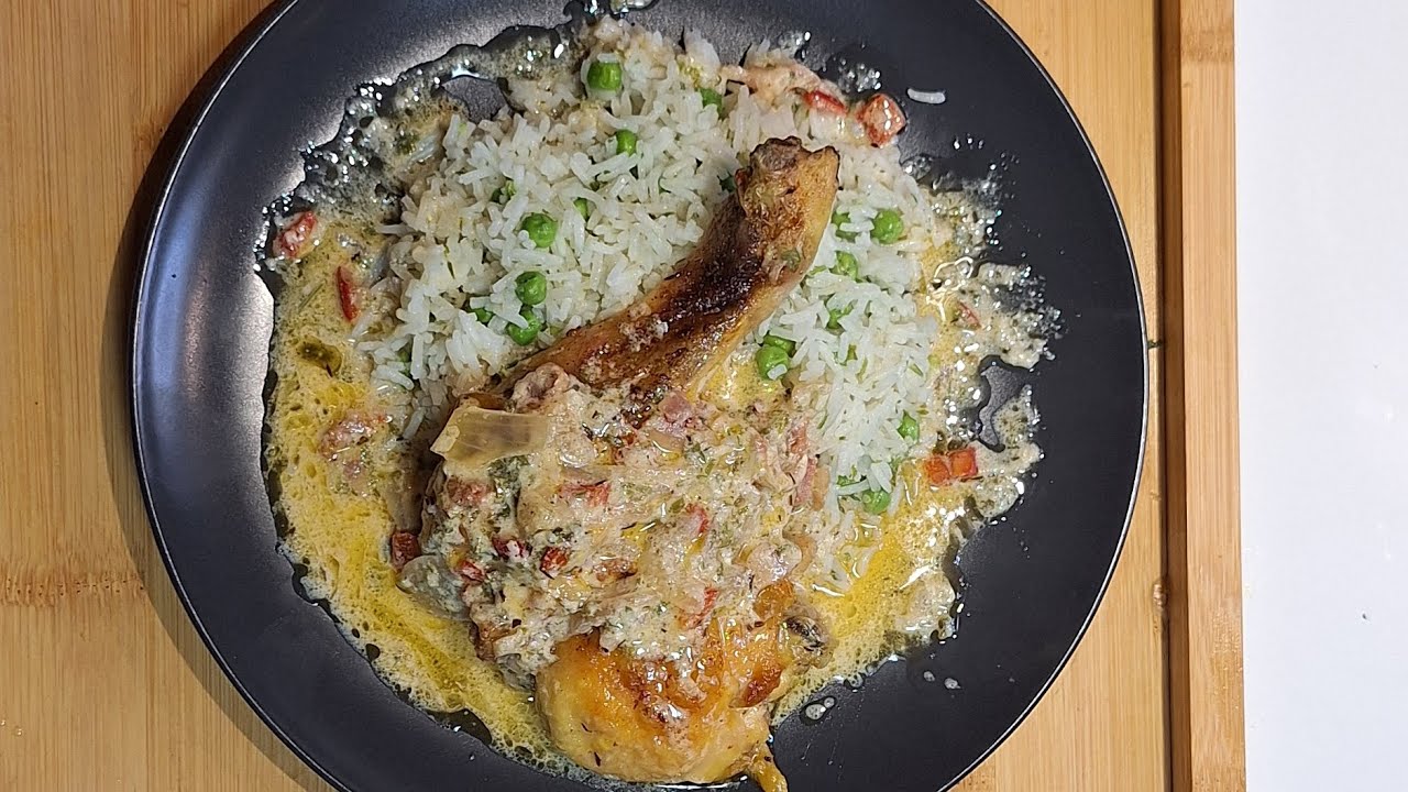 ÍNYENC CSIRKE/CSIRKE COMB, TEJFÖL, HAGYMA, BACON SZALONNA ÉS EGY KIS ...