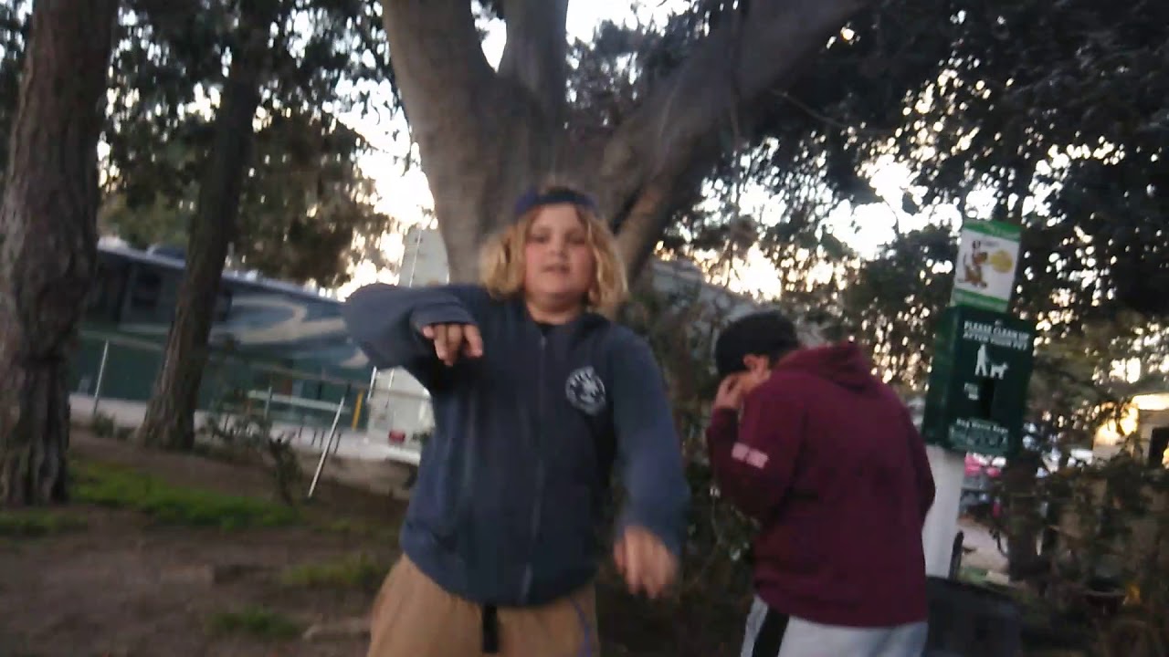 Dem dance moves doe - YouTube