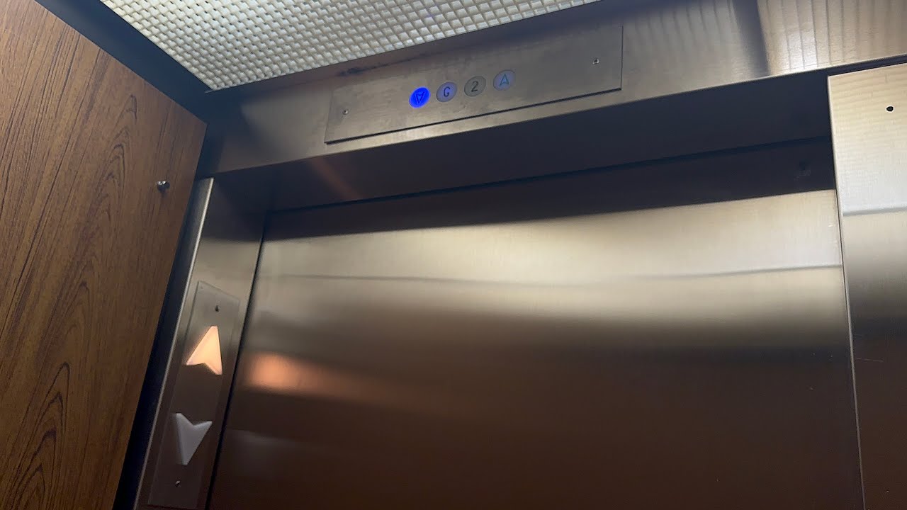 Sharp Hydraulic Elevator - 1901 Hooper Ave/Stella Professional Plaza ...