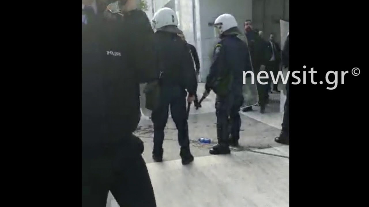 Ένταση στο Πρωτοδικείο - YouTube