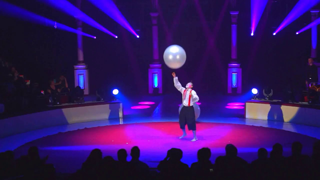 CLOWN SHOW-this clown has some skills! - YouTube