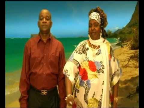 maryan mursal iyo qoomaal mashxarad 2010 - YouTube