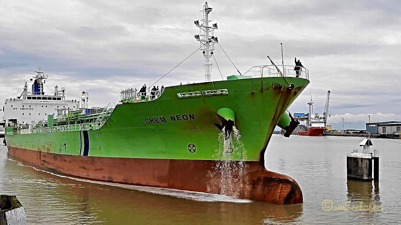 Schlepper & Tankschiff Einfahrt Seeschleuse CHEM NEON tanker & tug ...