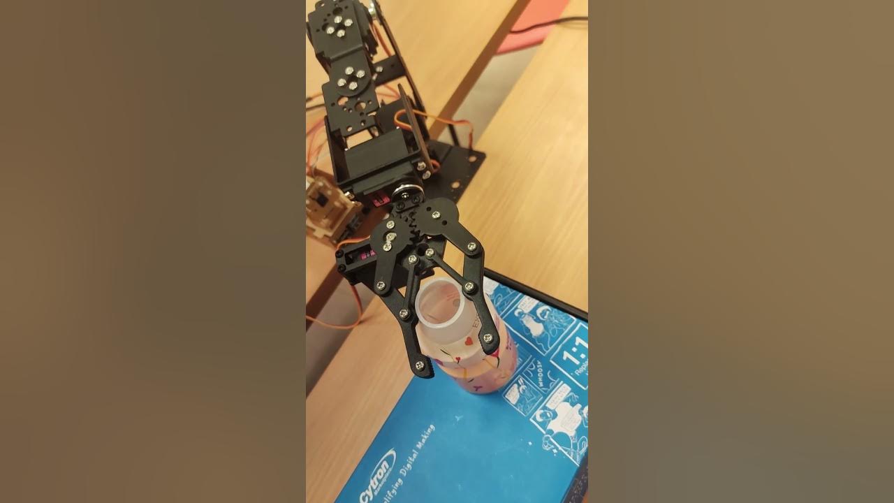 Intelligent Robotic Arm: Naive Controls - YouTube