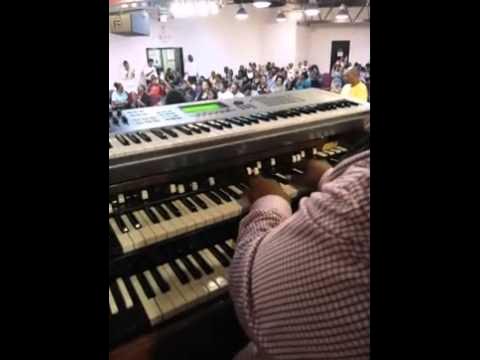 Quennel Gaskin & Pastor Mark Vereen........Praise Break @ Hope Ministries - YouTube