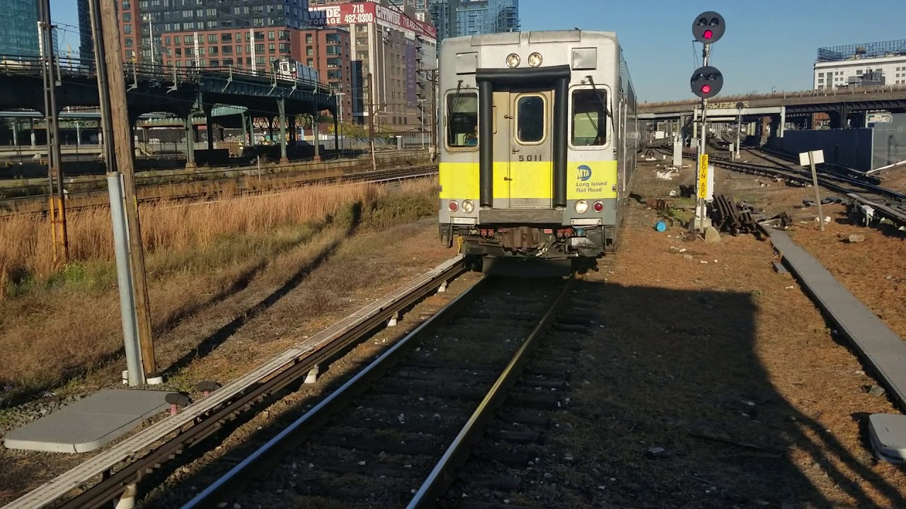 MTA: LIRR C3/DE30AC arriving at Hunterspoint Av - YouTube