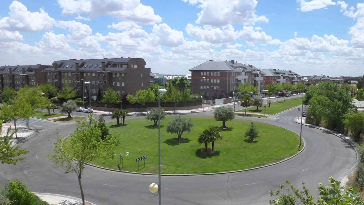 Rotonda / Roundabout - YouTube