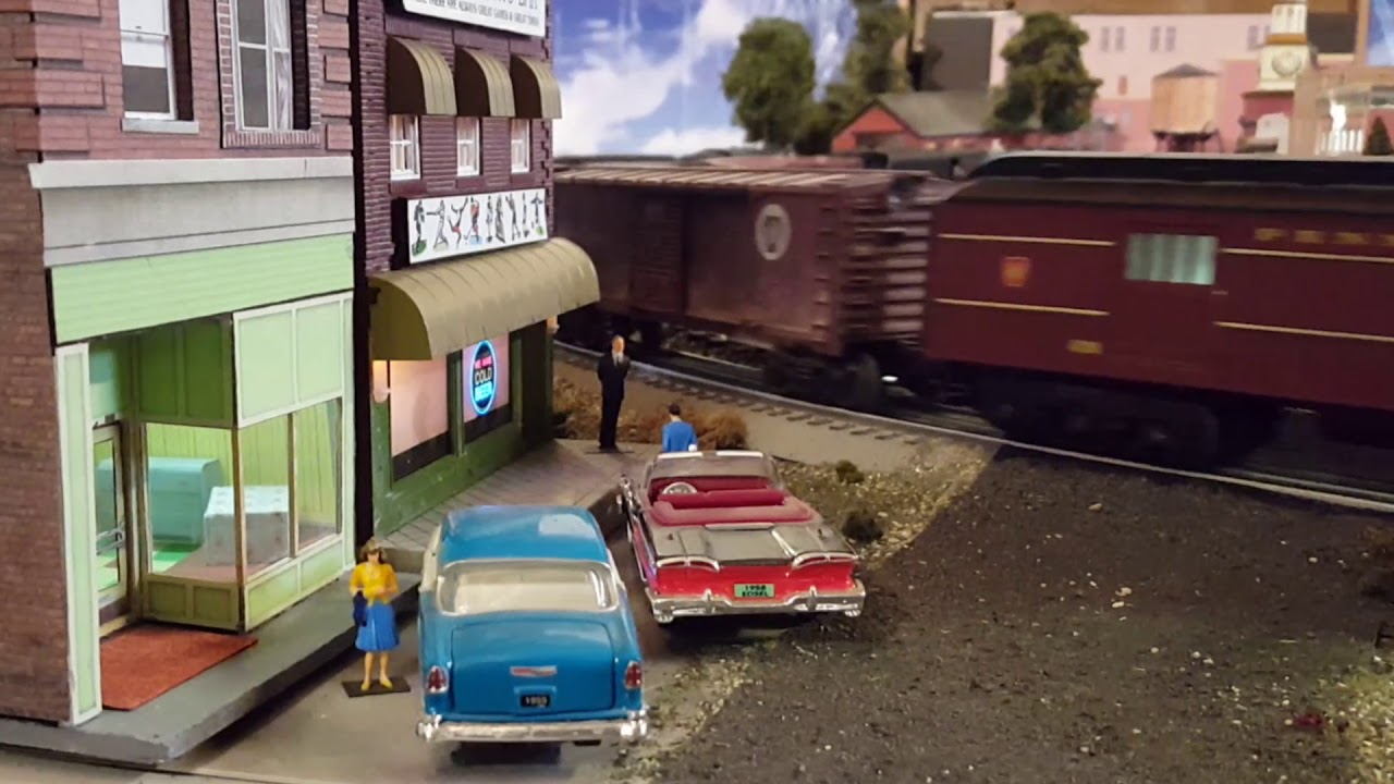 12'x8.5' Lionel Layout with 20+ Printed Paper Model Buildings - YouTube