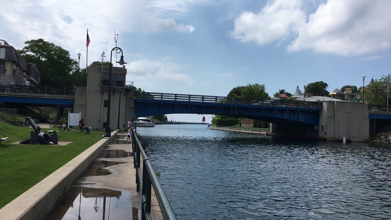 Charlevoix Draw Bridge opens for Yacht - YouTube