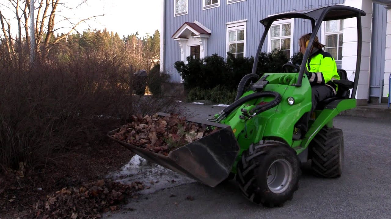 Avant 630 loader - YouTube