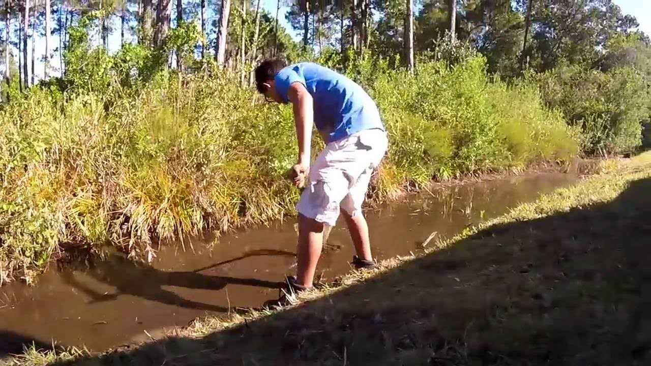 Crawfishing In a Ditch!!!!! - YouTube