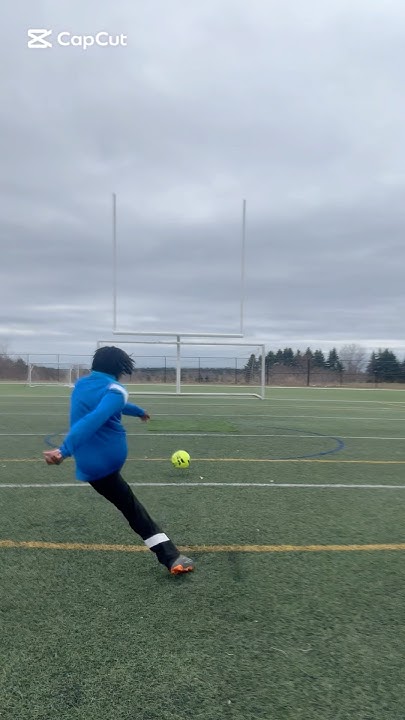 FINDING THE BOTTOM CORNER🎯⚽️ #footballshorts #futbol #soccer - YouTube