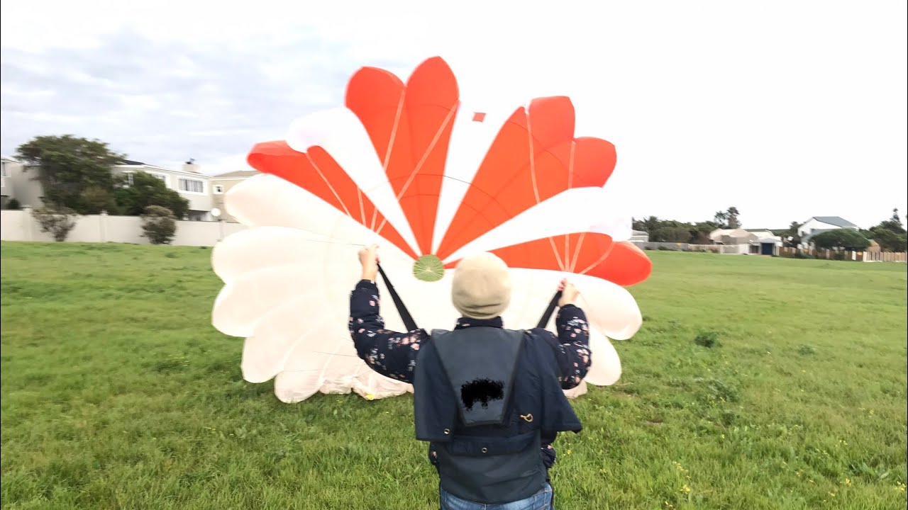 Kiting/Ground-handling a Round Parachute - YouTube