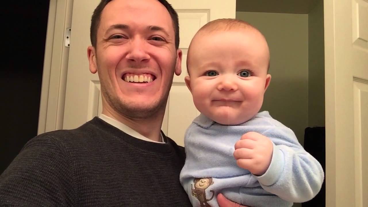 2013/14 - Leo smiles in the mirror - YouTube
