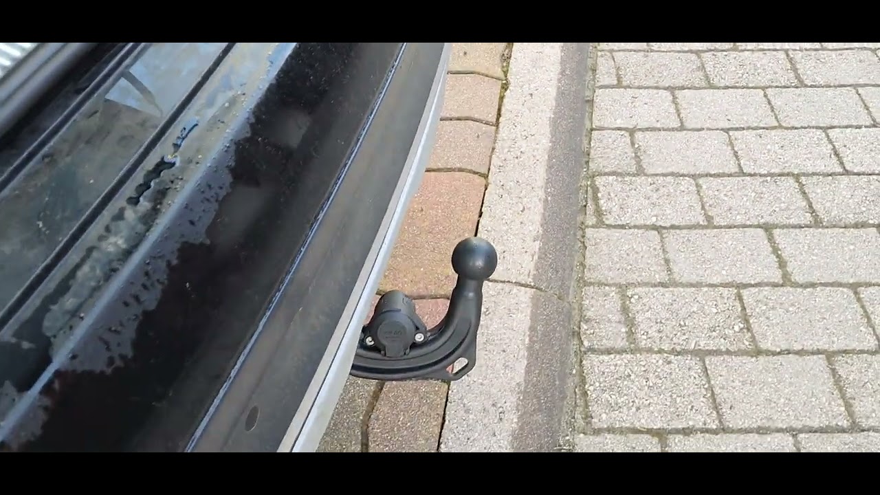 Audi Q7 automatic trailer hitch - YouTube