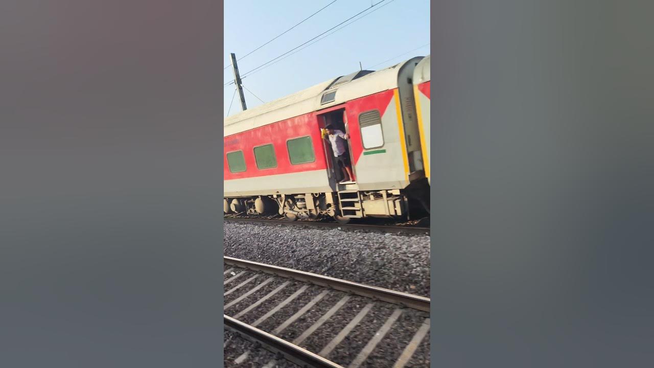 130 speed skip 12176 Howrah -gwalior chambal express #train #indianrailways #expresstrain - YouTube