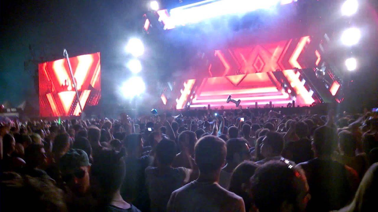 Creamfields BA 2015 bassjackers - YouTube