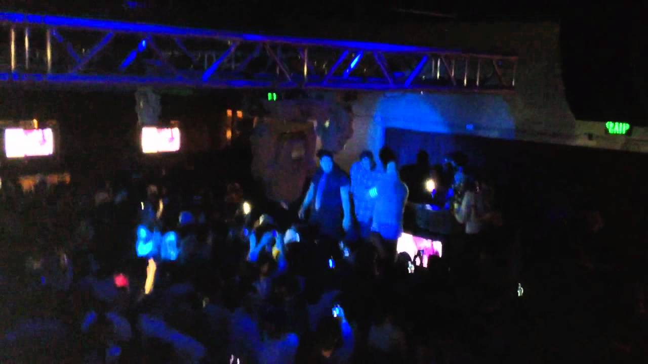 Rapper common birthday party live freestyle with kanye west - YouTube