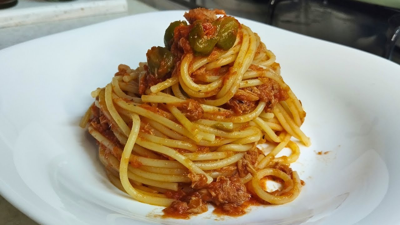 Spaghetti alla PIZZAIOLA: Ricetta perfetta per ogni occasione! - YouTube