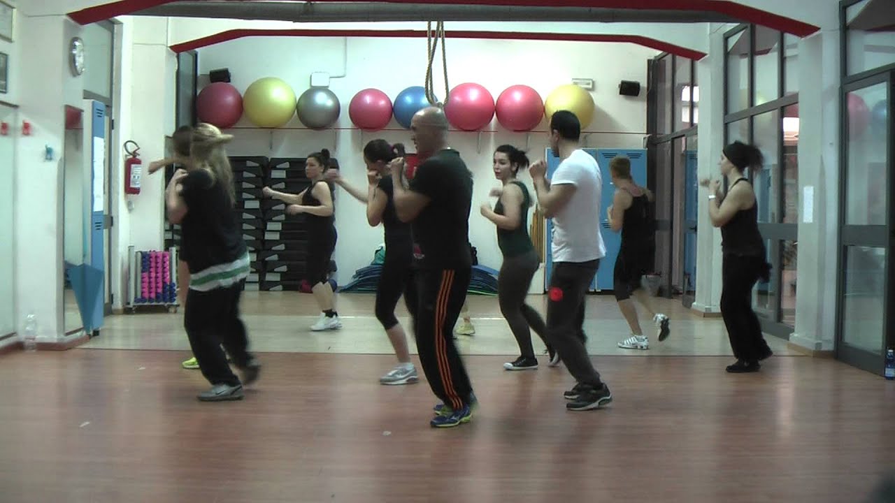 mossa dance combat sumba - YouTube