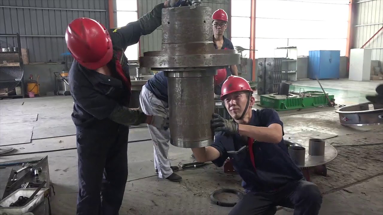 Install the main shaft bearing - YouTube