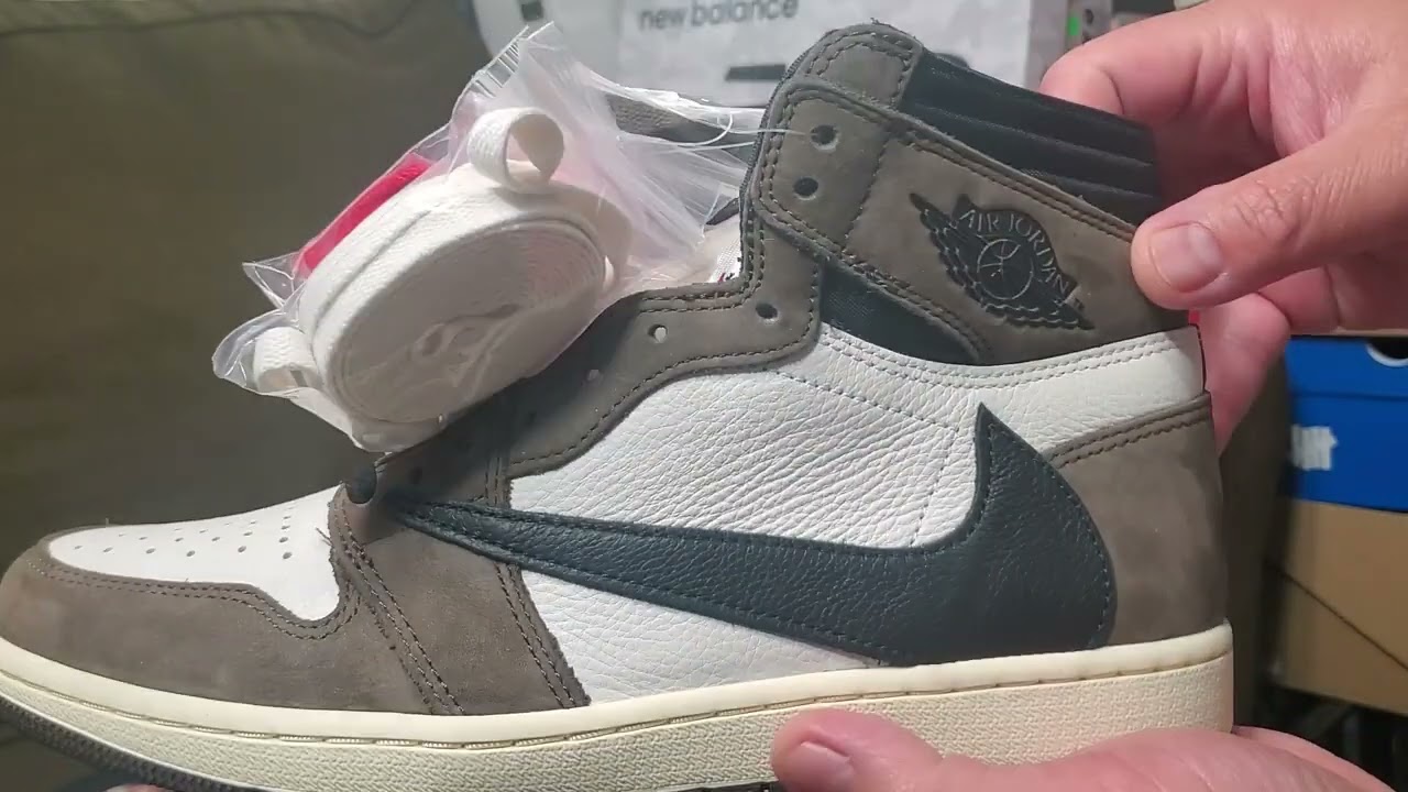 Jordan 1 Travis scott Unboxing - YouTube
