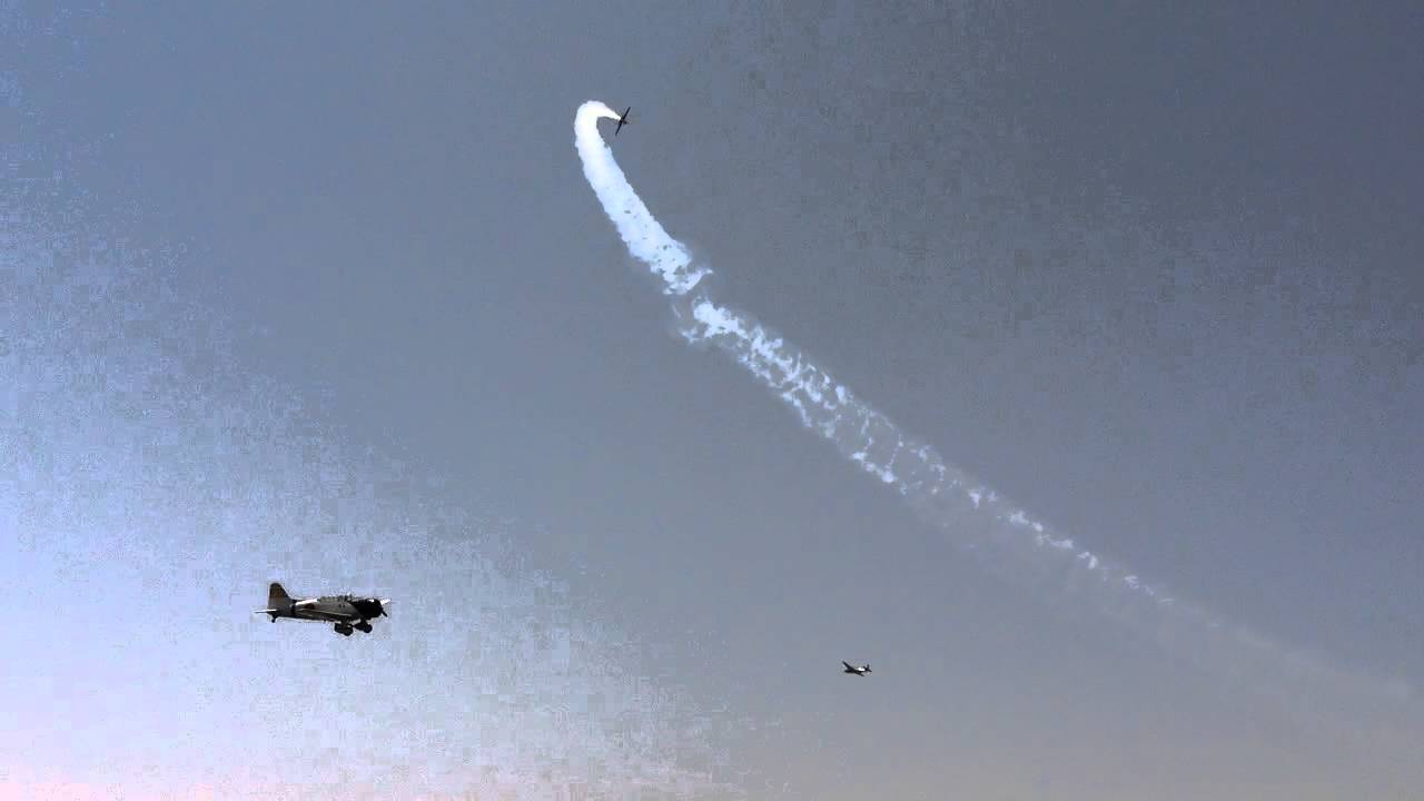 3 WWII planes flyby - YouTube