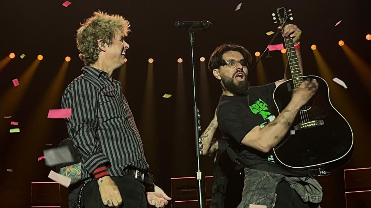 Playing Good Riddance with Green Day on stage! - Arnhem, Saviors tour ...