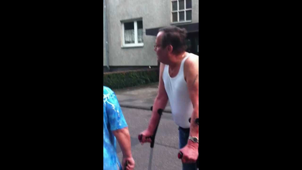 Besoffener Rentner rastet aus Teil 3 - YouTube