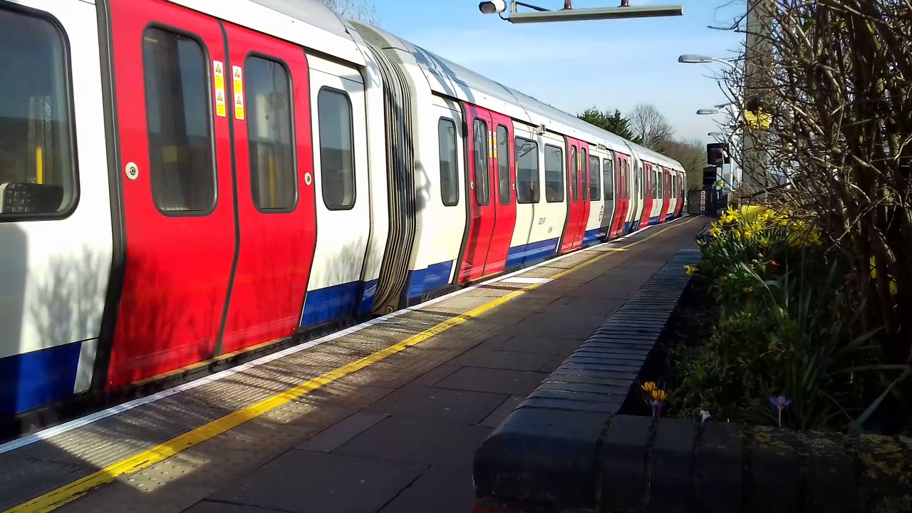 London Undergrounds (S stock Metropolitan line) at Northwick Park - YouTube