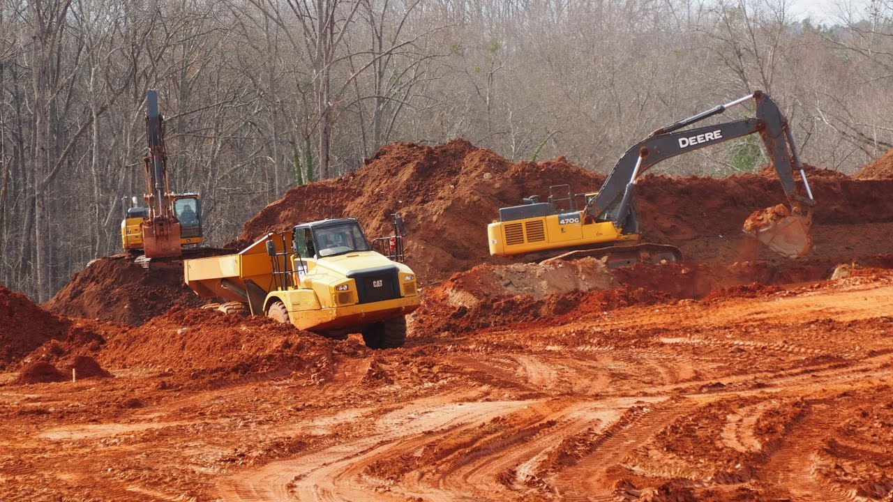 Deere 470G and Deere 300G Loading CAT Haul Trucks - YouTube