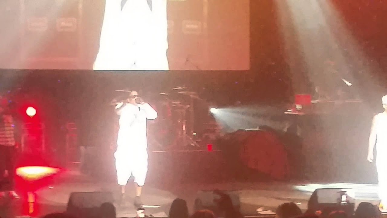 MASE PERFORMS LIVE MO MONEY MO PROBLEMS - YouTube