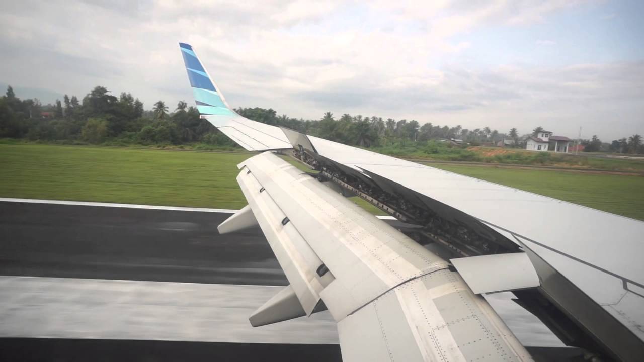 [ GARUDA INDONESIA ] GA80 Smooth Landing at TKG/ Raden Intan 2 Airport ...