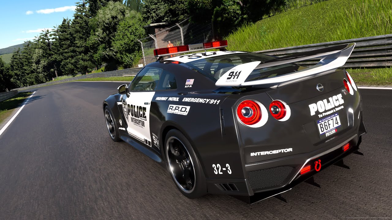 POLICE INTERCEPTOR HIGHSPEED UNIT GTR 35 ／Nürburgring under clear skies ...