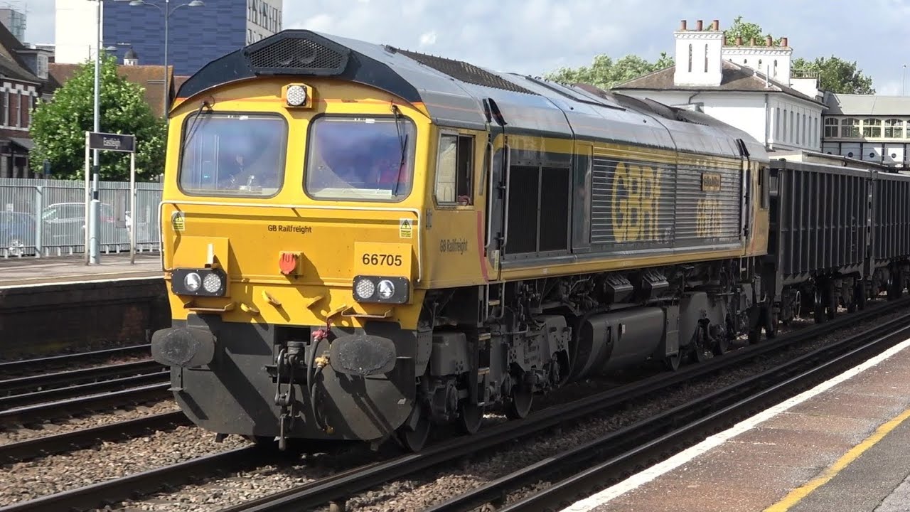 Freight Trains & Light Engine Movements - August 2021 - YouTube