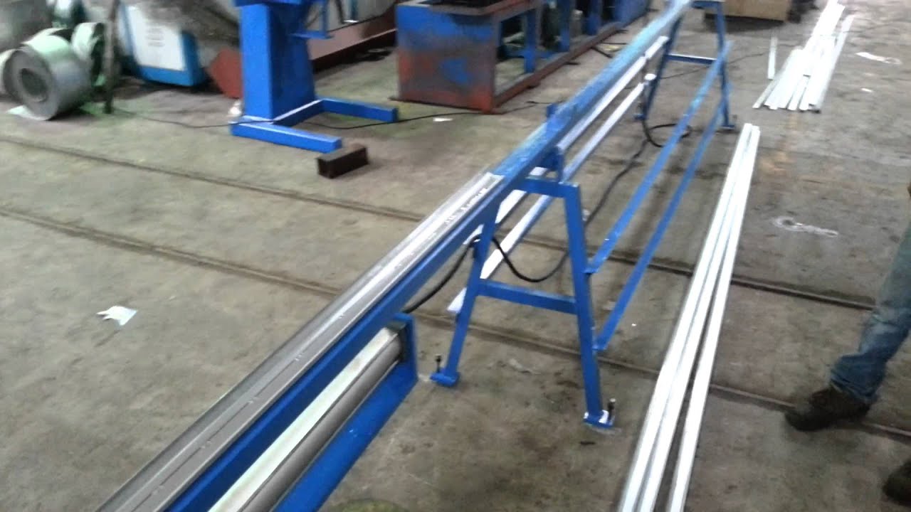 Ducting flange roll forming machine - YouTube