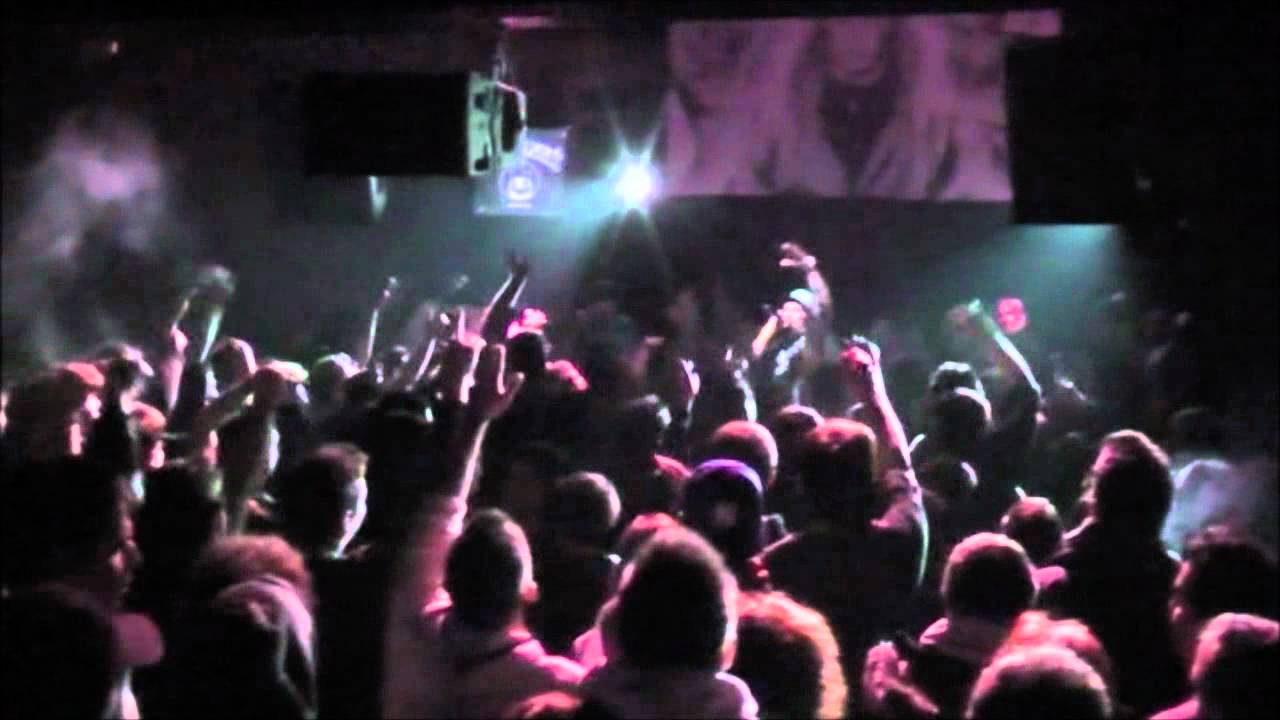 Α/Ε-Οι στίχοι μας ποτέ δεν σταματάνε live@Koo-Koo Bar - YouTube