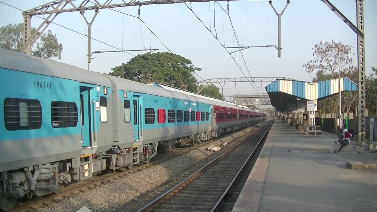 Day 2 of LHB Run. 11009 CSMT - Pune Sinhagad Express - YouTube