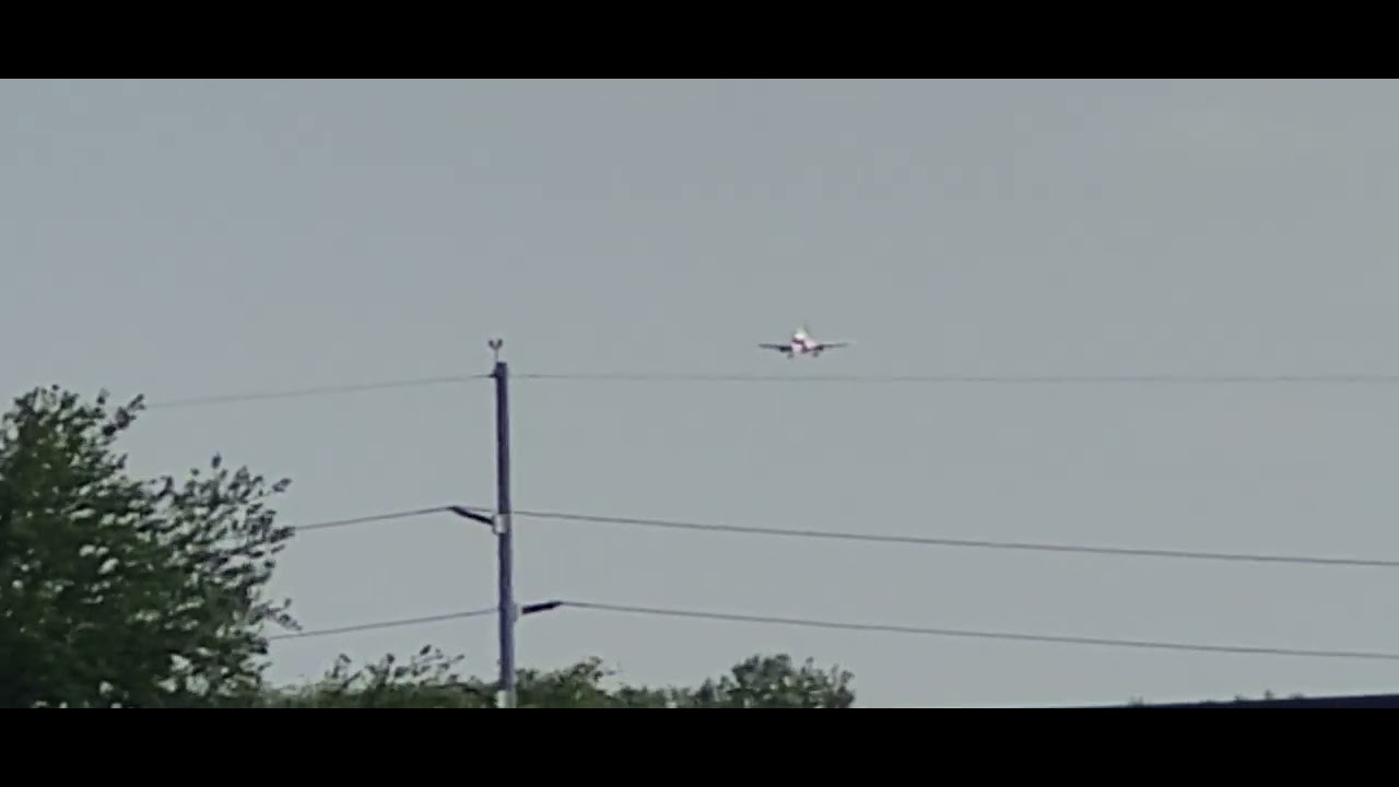Delta Connection (Skywest) E175LR Landing Sioux Falls Regional Airport ...